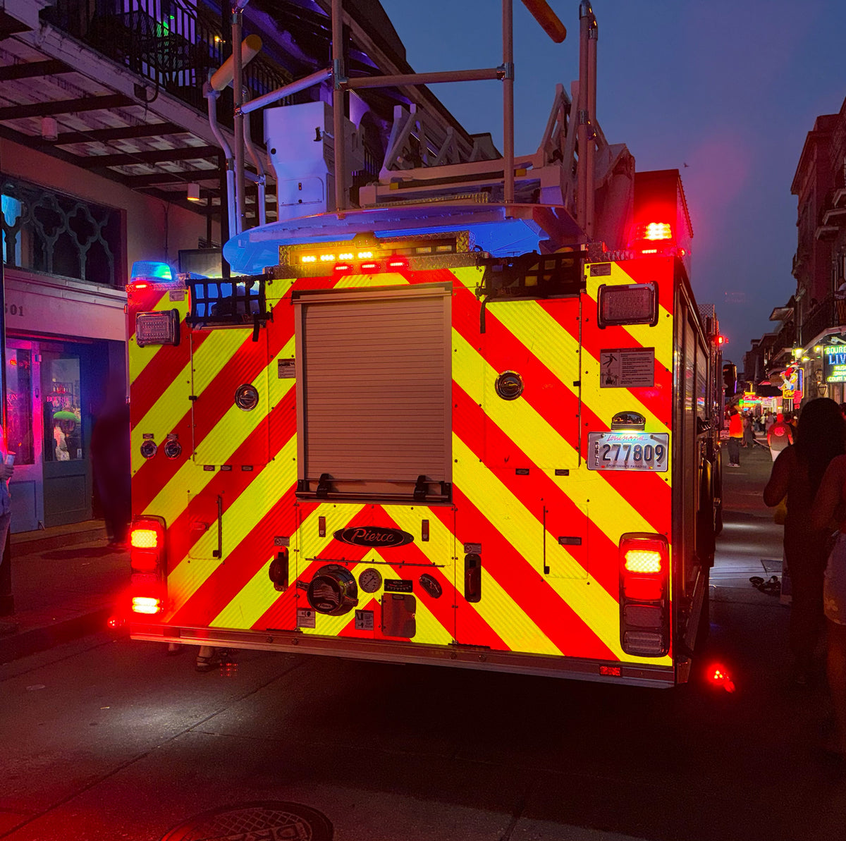 3M™ 3930 High Intensity Type 4 Chevron Striping Reflective Tape - 6 In ...